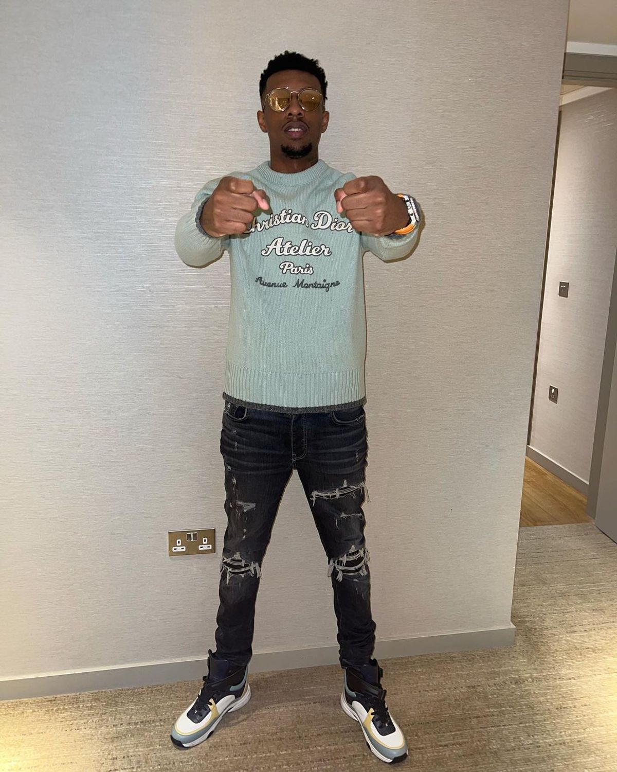 MoStack Outfit from August 31, 2022 | WHAT’S ON THE STAR?