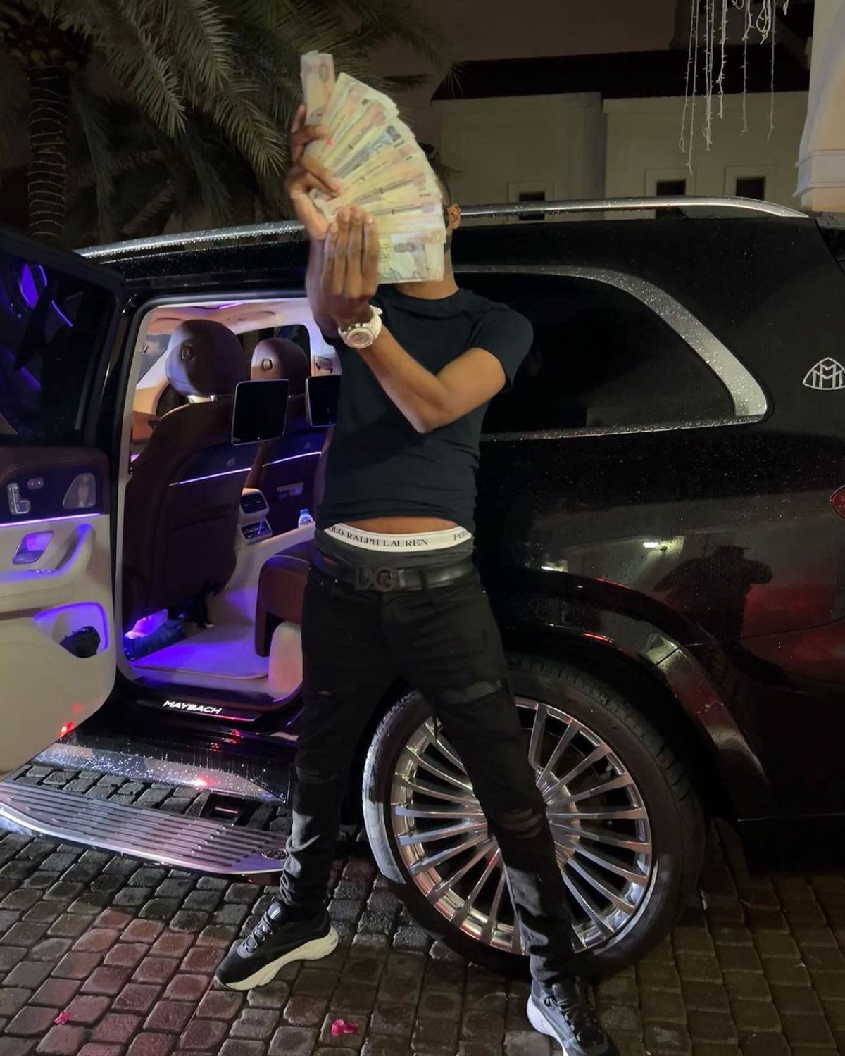 MoStack Outfit from January 2, 2022 | WHAT’S ON THE STAR?