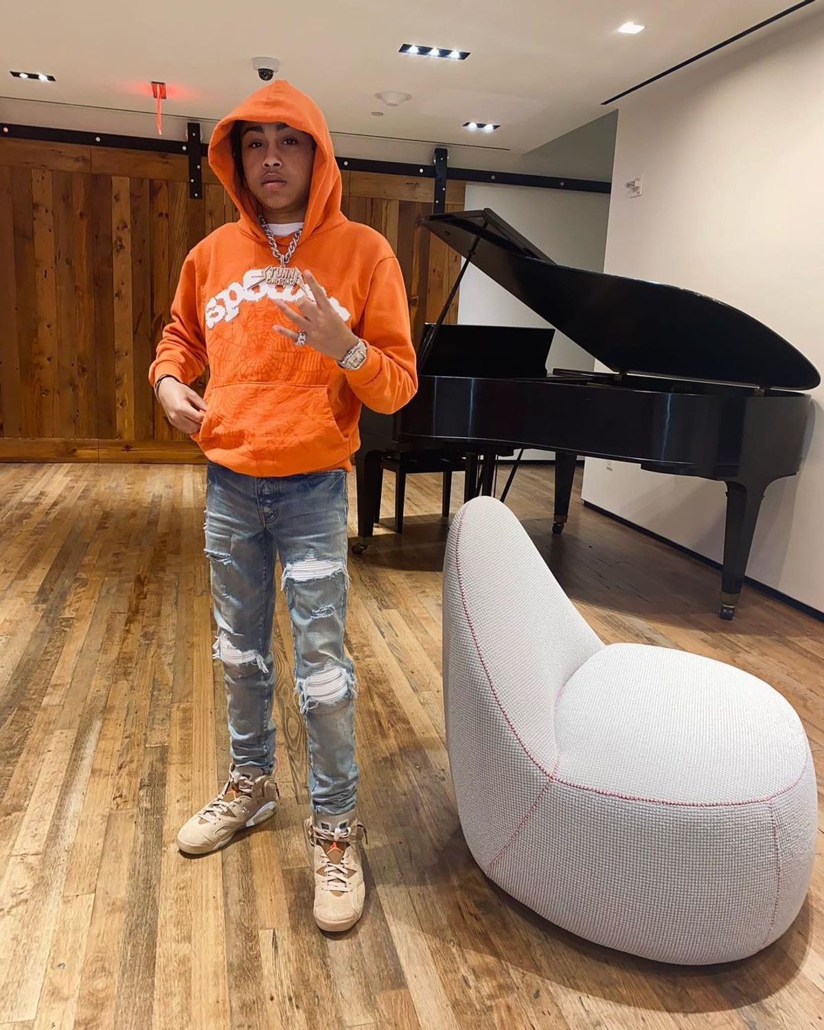 Stunna Gambino Outfit from October 4, 2022 | WHAT’S ON THE STAR?