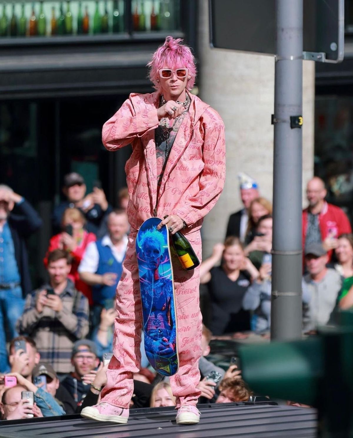 Machine Gun Kelly Outfit from September 19, 2022 | WHAT’S ON THE STAR?