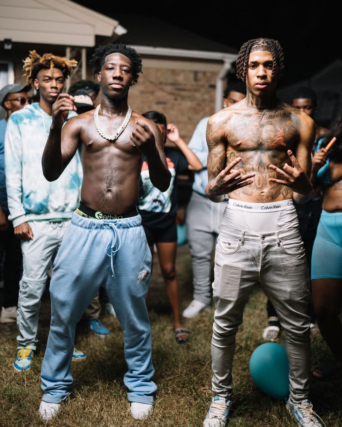 2Rare Outfit from October 6, 2022 | WHAT’S ON THE STAR?