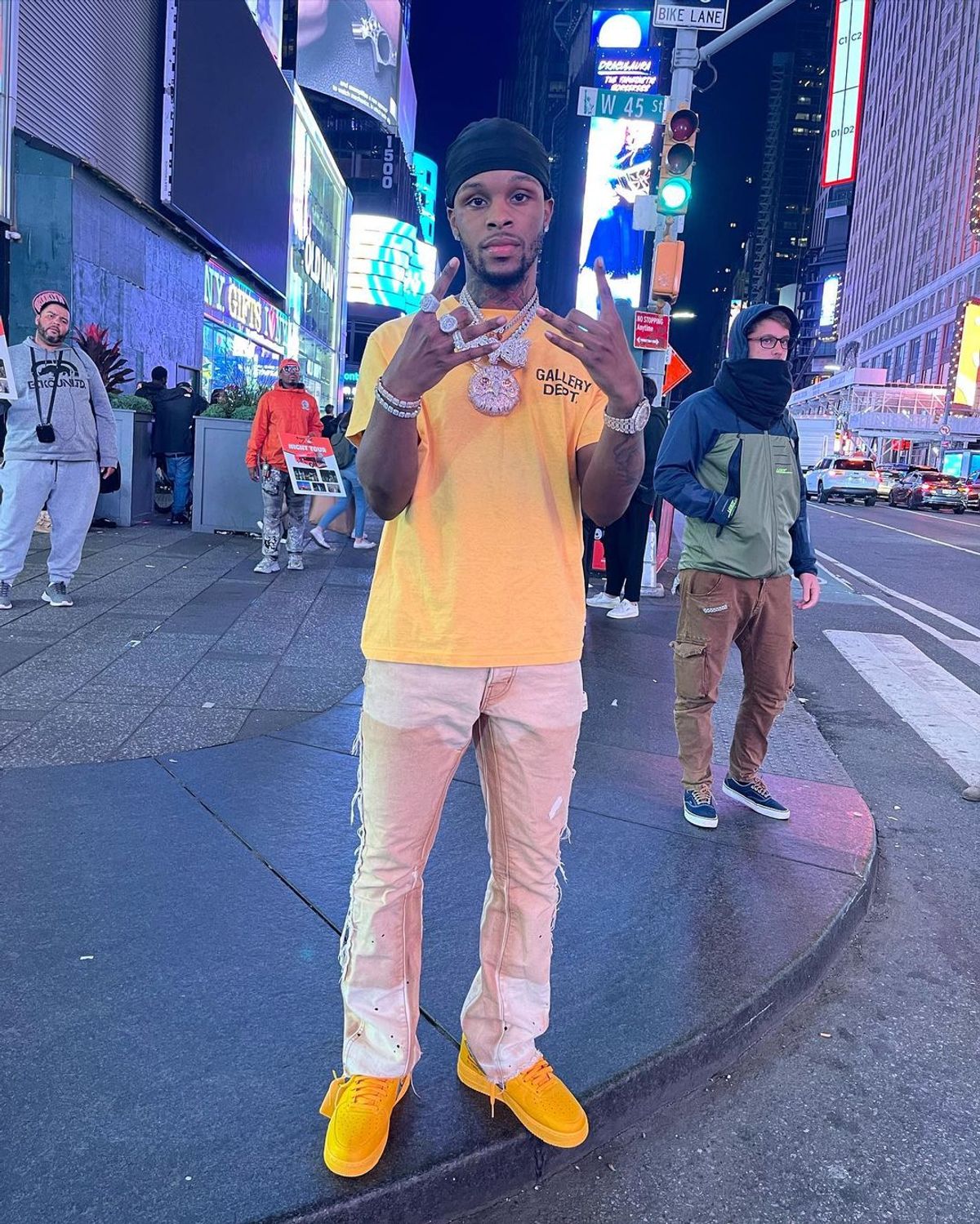 Toosii Outfit from October 7, 2022 | WHAT’S ON THE STAR?