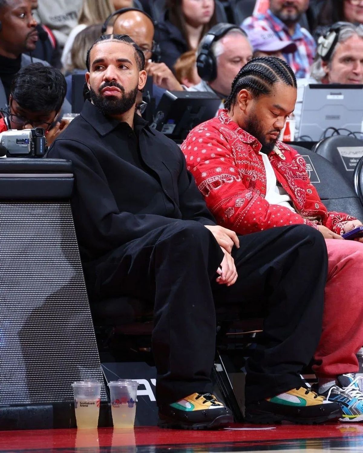 Drake Outfit from October 10, 2022 | WHAT’S ON THE STAR?