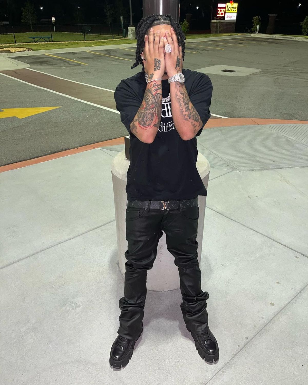 No Cap Outfit from October 10, 2022 | WHAT’S ON THE STAR?