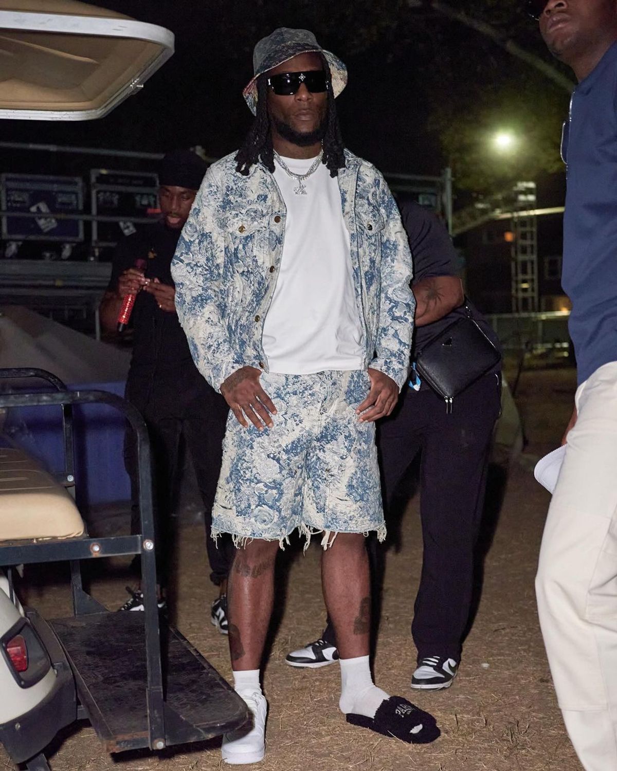 Burna Boy Outfit from September 7, 2022 | WHAT’S ON THE STAR?
