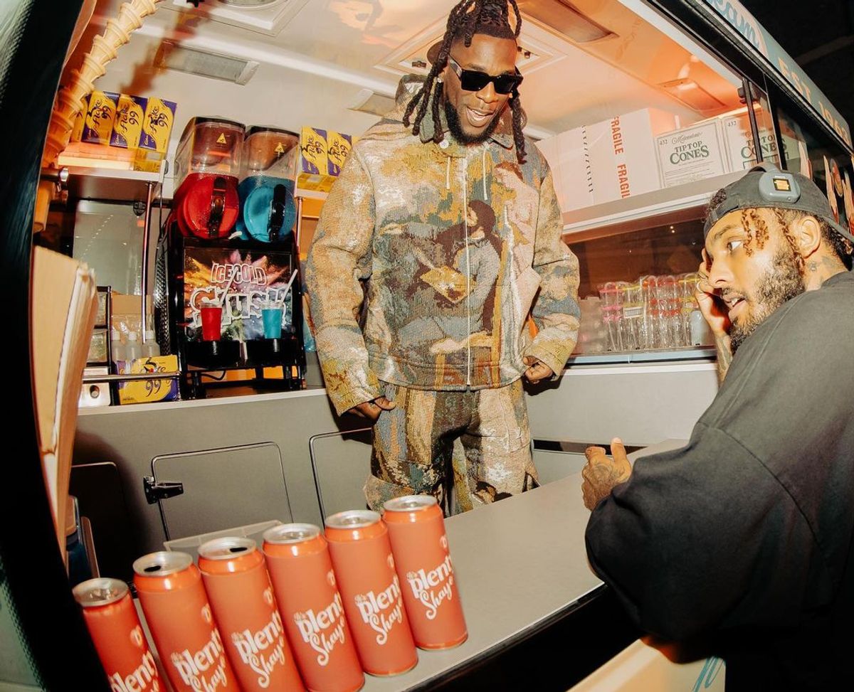 Burna Boy Outfit from September 27, 2022 | WHAT’S ON THE STAR?