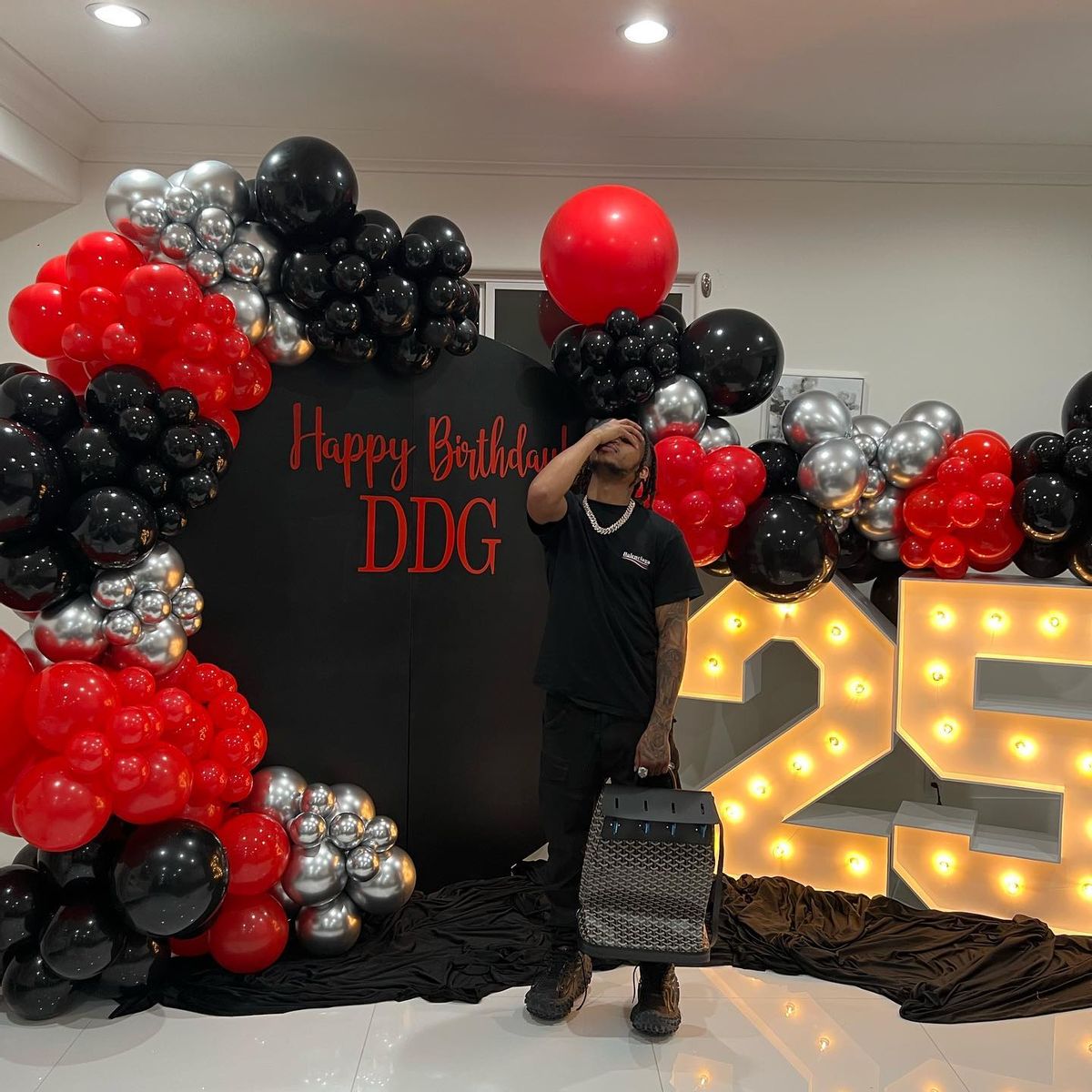 DDG Outfit from October 11, 2022 | WHAT’S ON THE STAR?