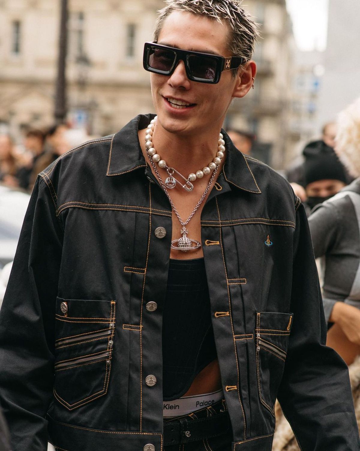 Evan Mock Outfit from October 11, 2022 | WHAT’S ON THE STAR?