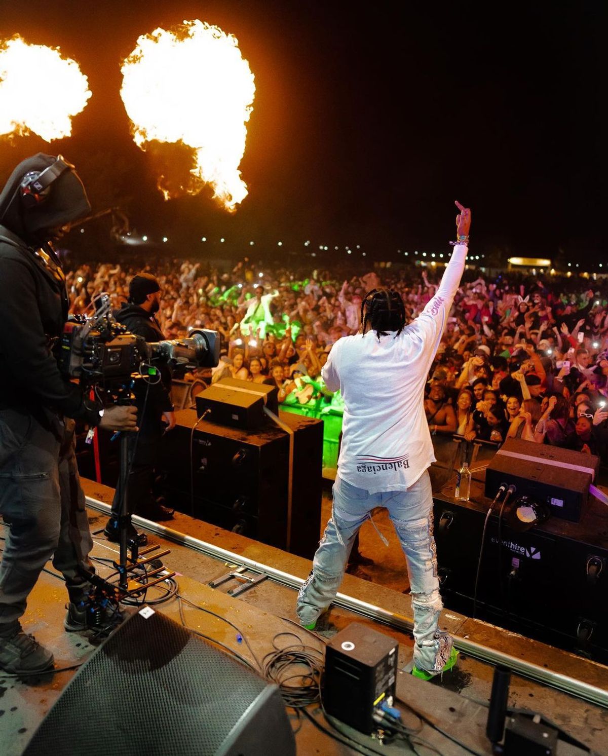 Fivio Foreign Outfit from October 11, 2022 | WHAT’S ON THE STAR?