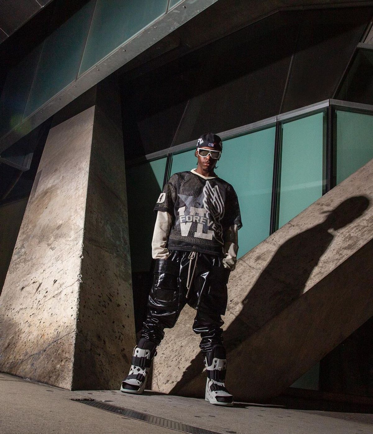 Bloody Osiris Outfit from October 13, 2022 | WHAT’S ON THE STAR?