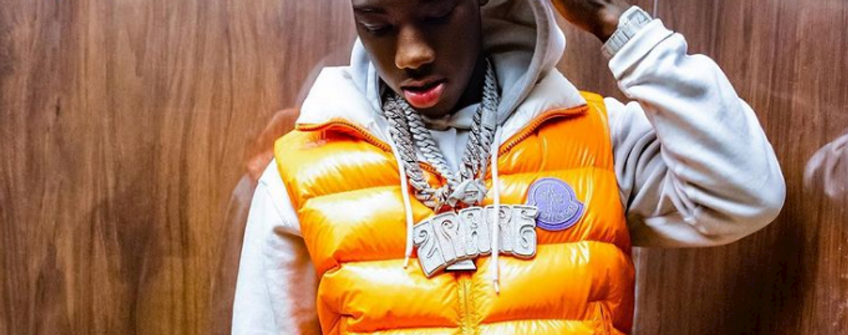 2Rare Merch: Clothing, Shoes & Accessories | WHAT’S ON THE STAR?