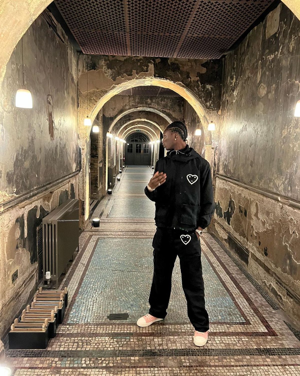 Jnr Choi Outfit from October 16, 2022 | WHAT’S ON THE STAR?