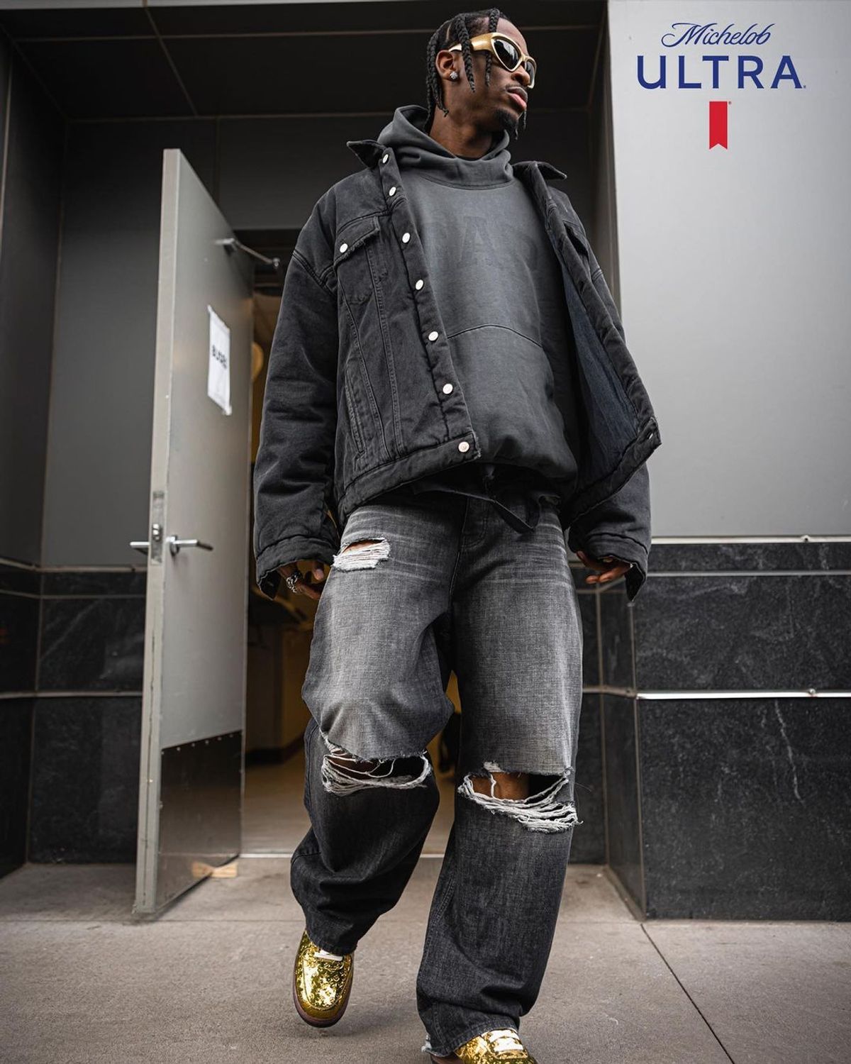 Shai Outfit from October 20, 2022 | WHAT’S ON THE STAR?