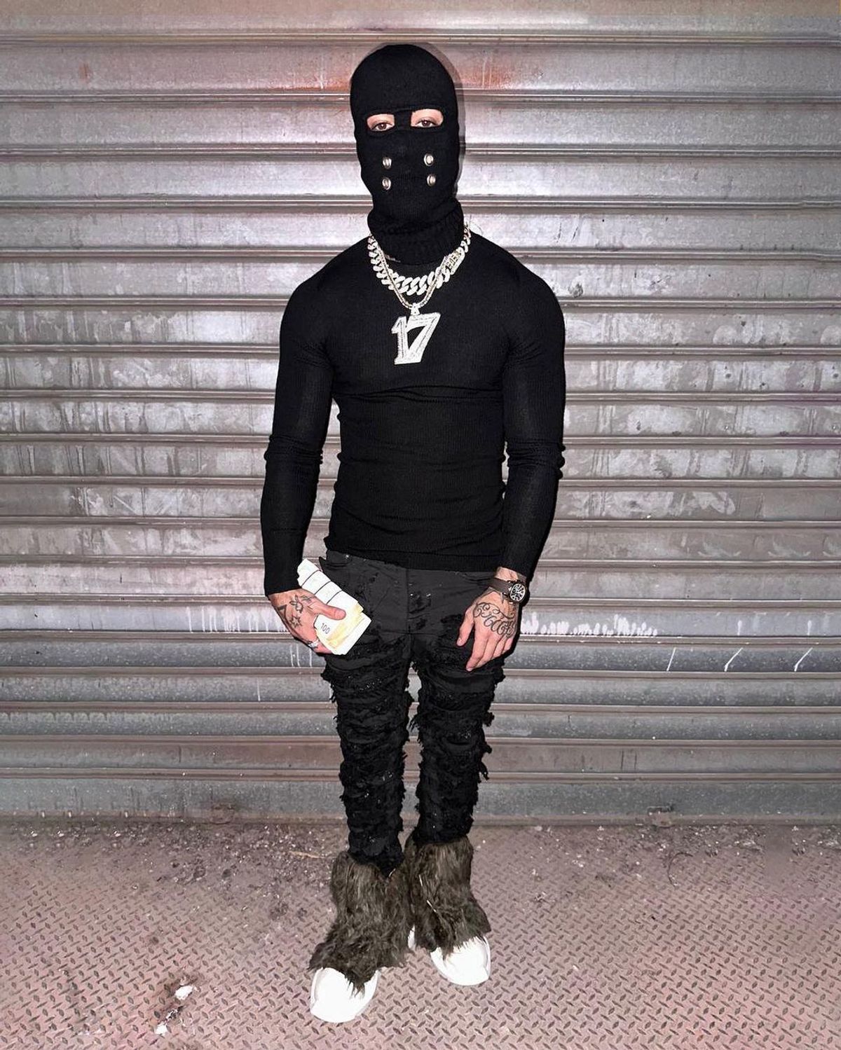 Tony Effe Outfit from October 18, 2022 | WHAT’S ON THE STAR?