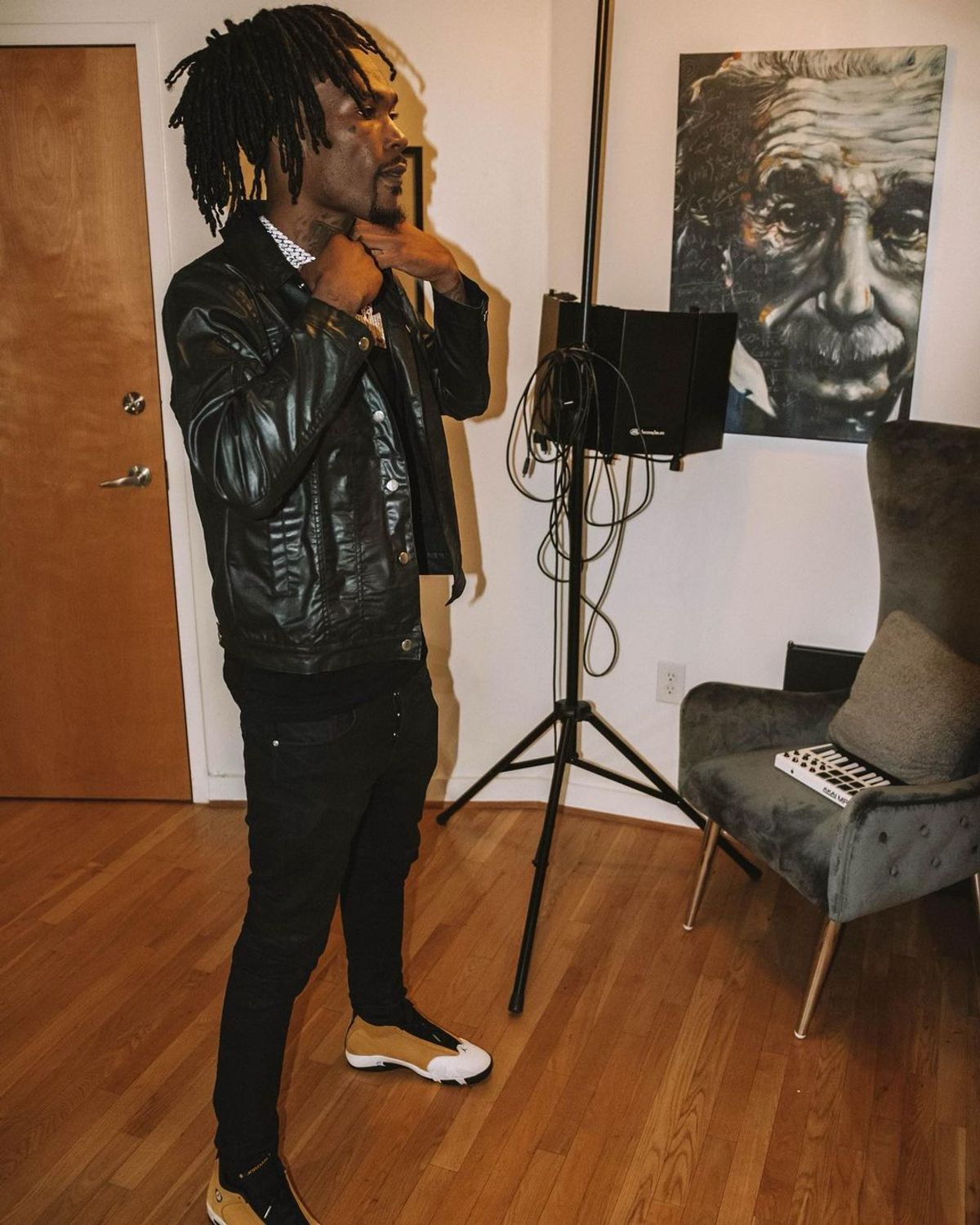 Hunxho Outfit from October 24, 2022 | WHAT’S ON THE STAR?