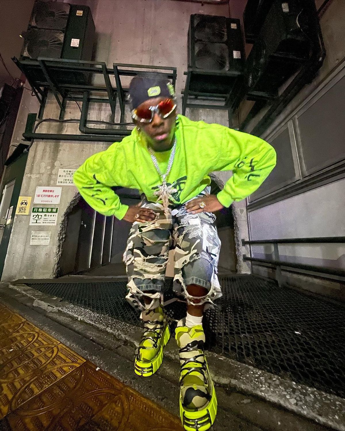 Bloody Osiris Outfit from October 25, 2022 | WHAT’S ON THE STAR?