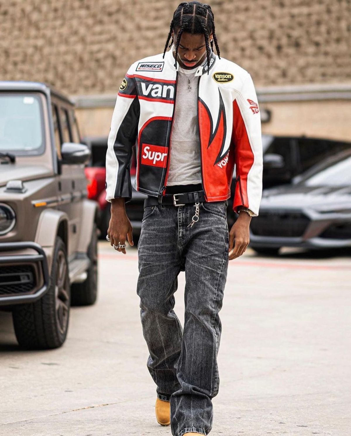 Shai Outfit from October 28, 2022 | WHAT’S ON THE STAR?