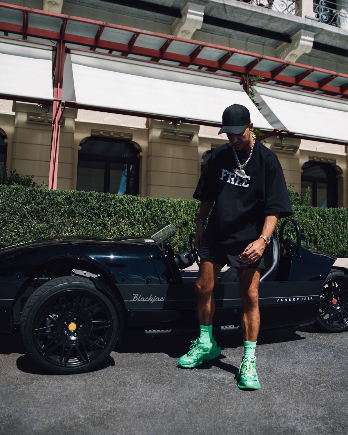 Ufo361 Outfit from August 28, 2022 | WHAT’S ON THE STAR?