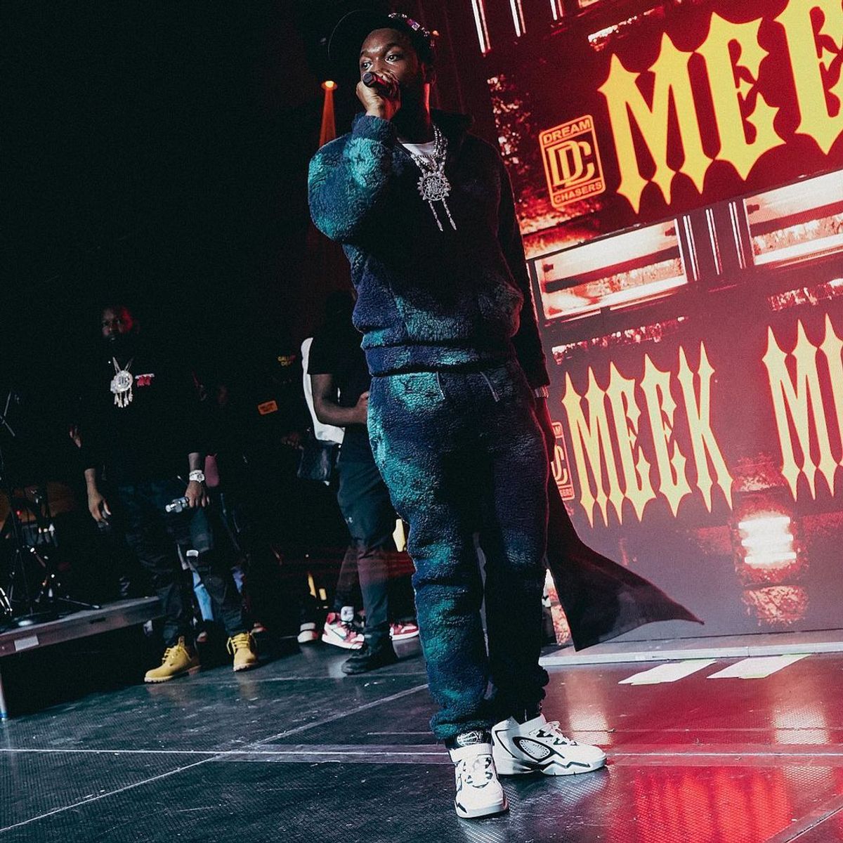 Meek Mill Outfit from October 30, 2022 | WHAT’S ON THE STAR?