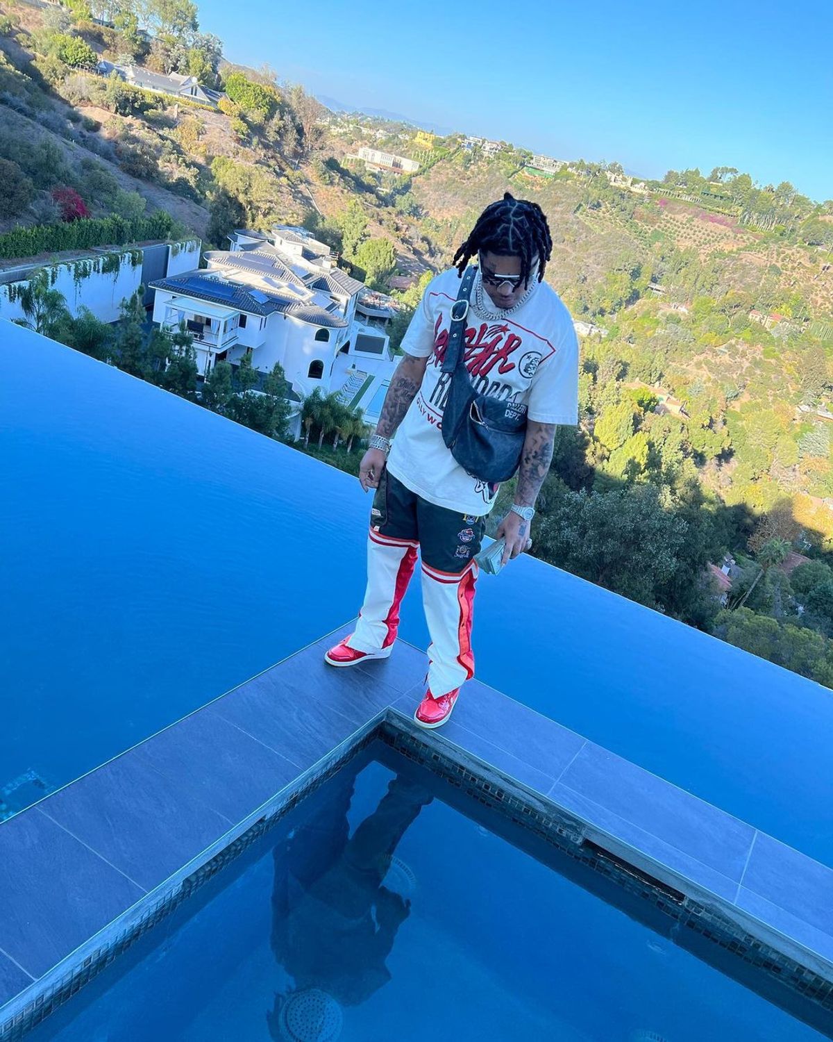 No Cap Outfit from October 30, 2022 | WHAT’S ON THE STAR?