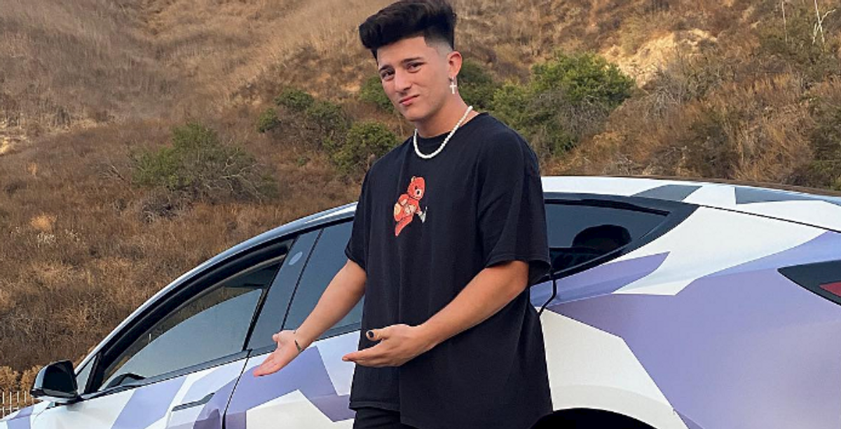 Tony Lopez: Outfits, Clothes, Style and Fashion | WHAT’S ON THE STAR?