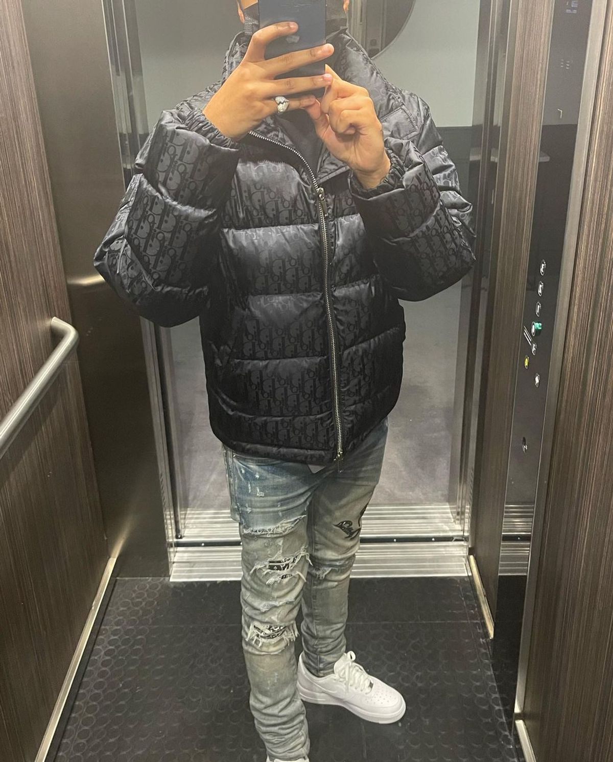 Loski Outfit from October 20, 2022 | WHAT’S ON THE STAR?