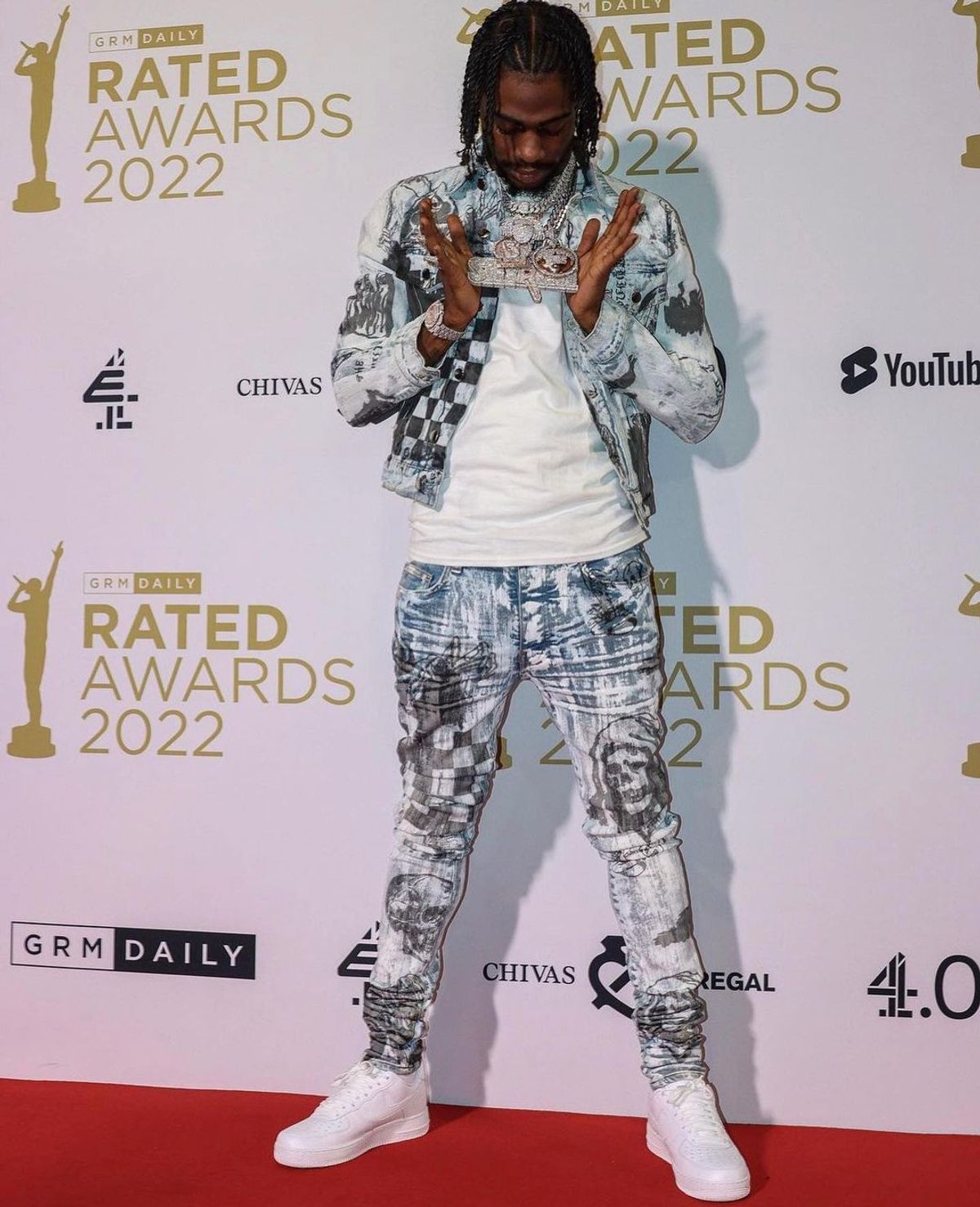 Russ Millions Outfit from October 27, 2022 | WHAT’S ON THE STAR?