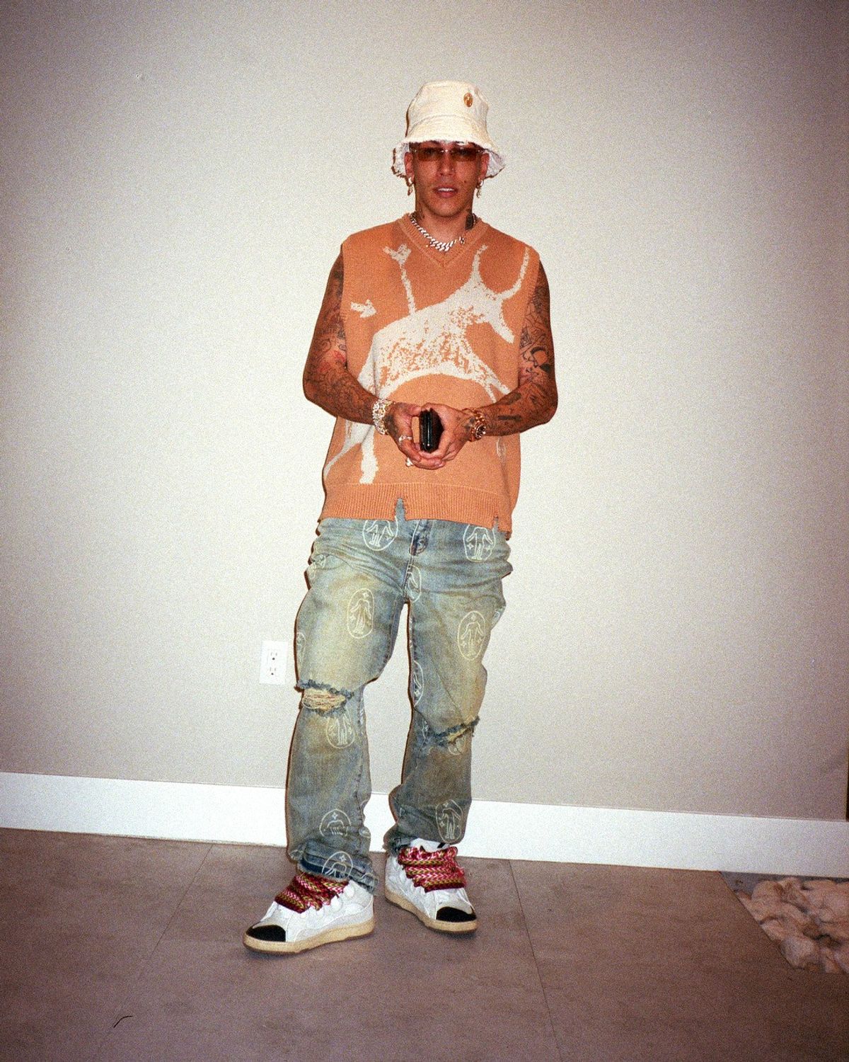 Sfera Ebbasta Outfit from June 12, 2022 | WHAT’S ON THE STAR?