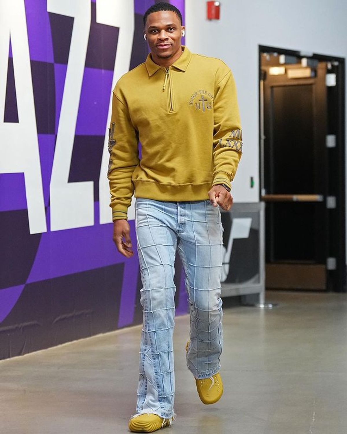 Russell Westbrook Outfit from November 8, 2022 | WHAT’S ON THE STAR?