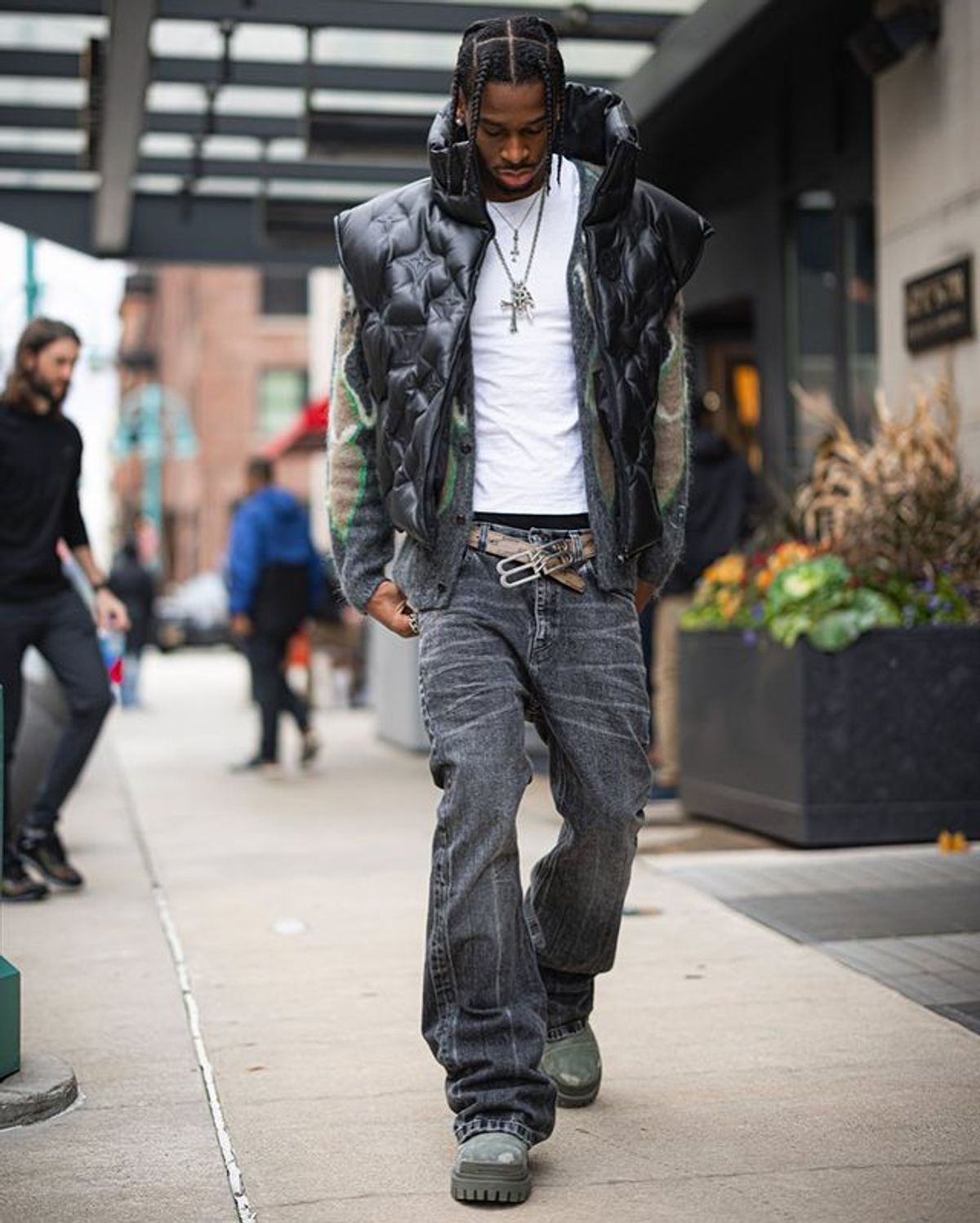 Shai Outfit from November 6, 2022 | WHAT’S ON THE STAR?