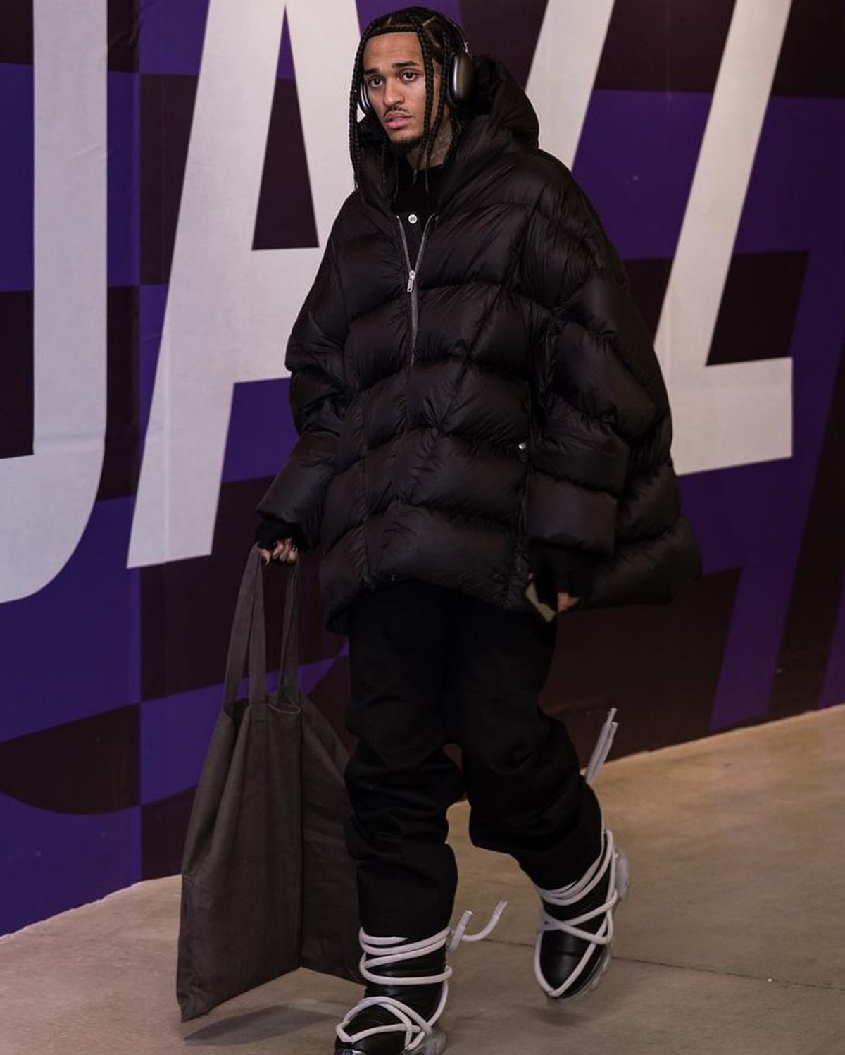 Jordan Clarkson Outfit from November 8, 2022 | WHAT’S ON THE STAR?