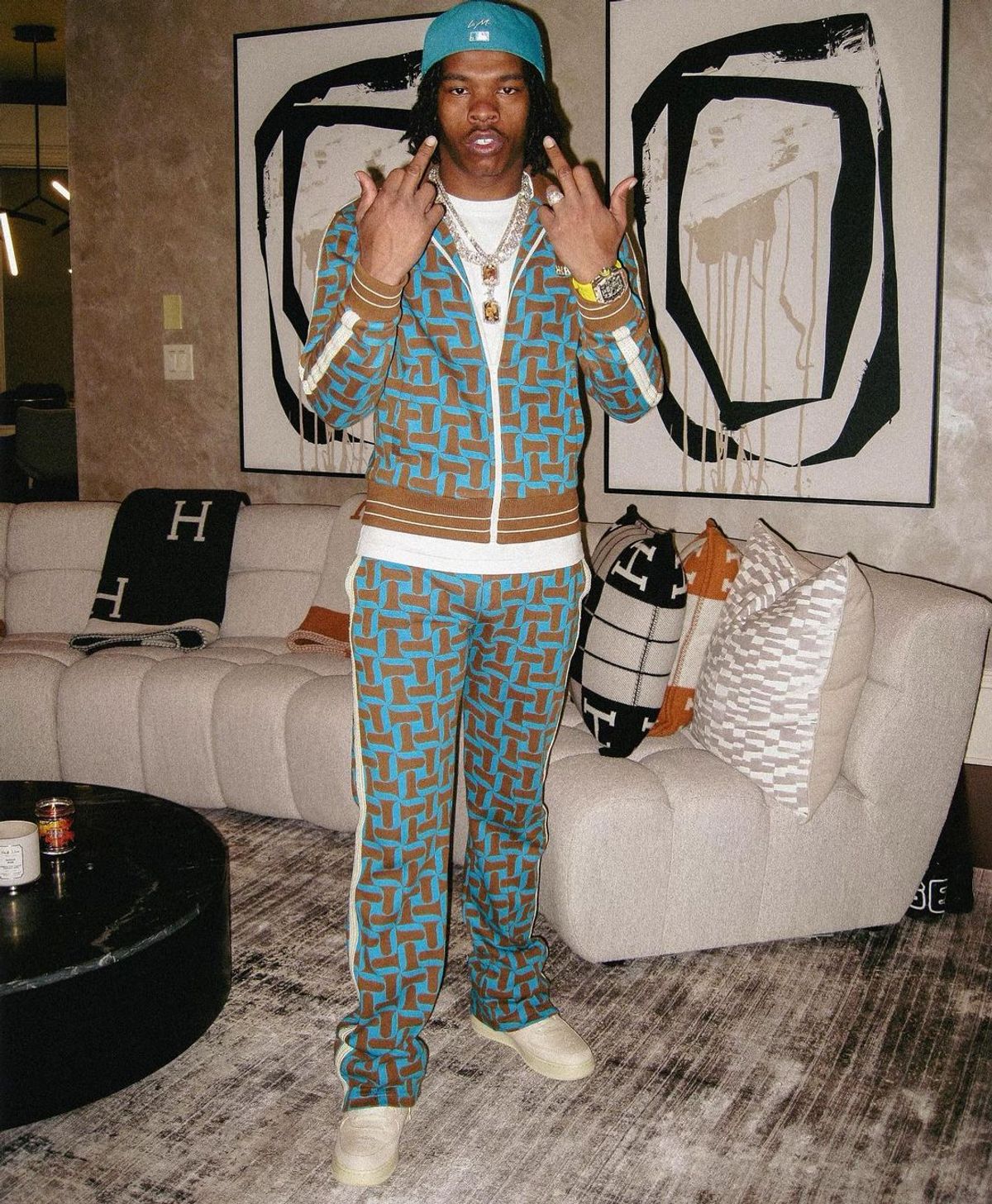 Lil Baby Outfit from November 9, 2022 | WHAT’S ON THE STAR?