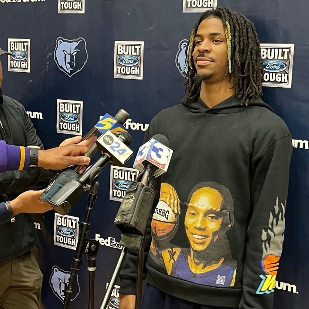 Ja Morant Outfit from October 20, 2022 | WHAT’S ON THE STAR?