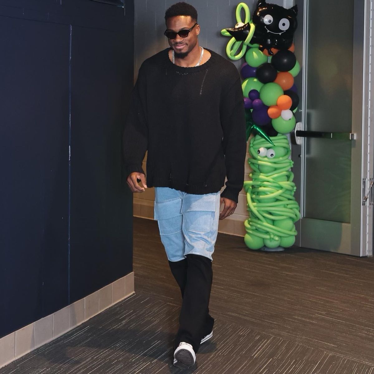 Thanasis Antetokounmpo Outfit from October 30, 2022 | WHAT’S ON THE STAR?