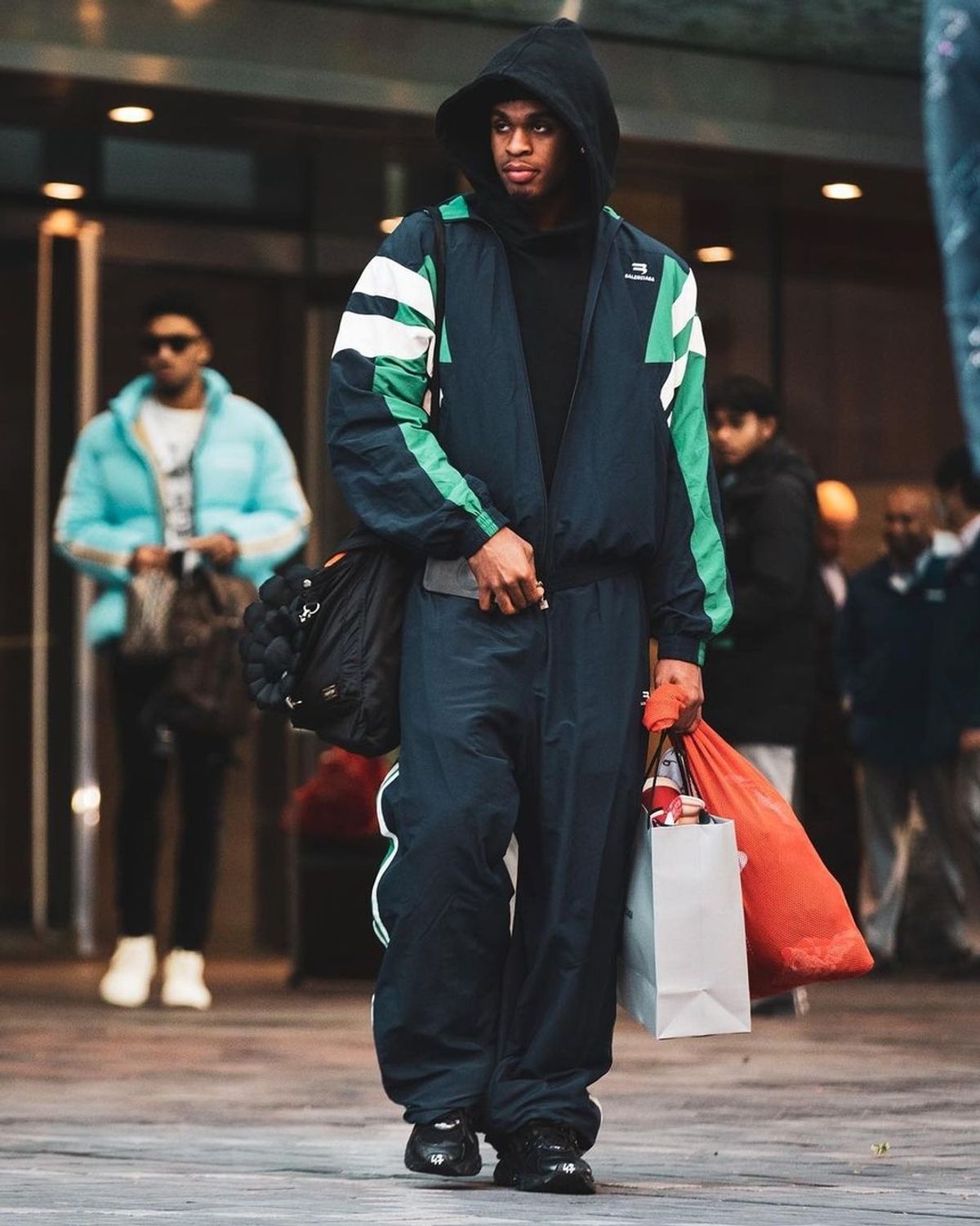 Joshua Christopher Outfit from November 10, 2022 | WHAT’S ON THE STAR?