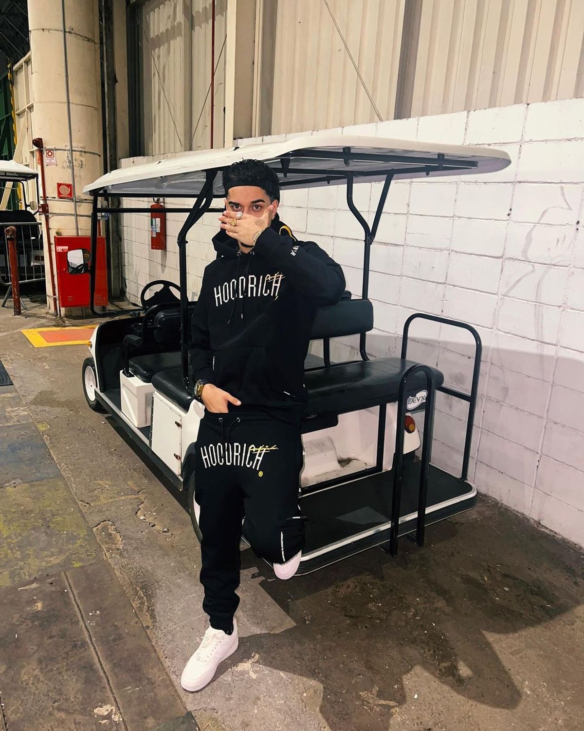 Veigh Outfit from November 11, 2022 | WHAT’S ON THE STAR?