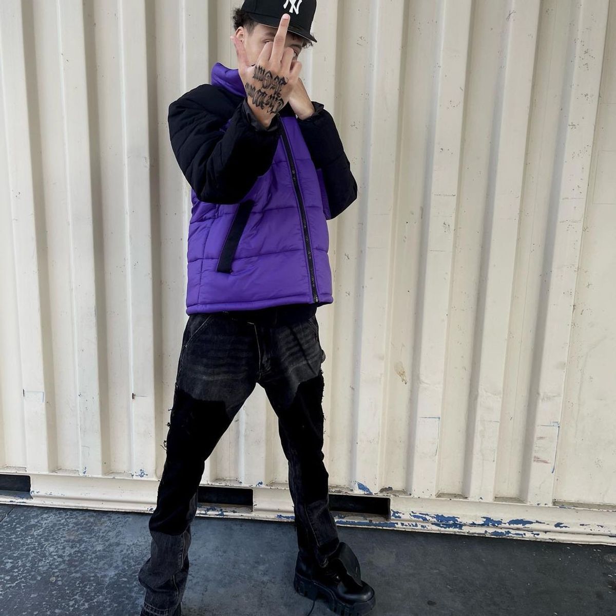 Slump6s Outfit from November 11, 2022 | WHAT’S ON THE STAR?