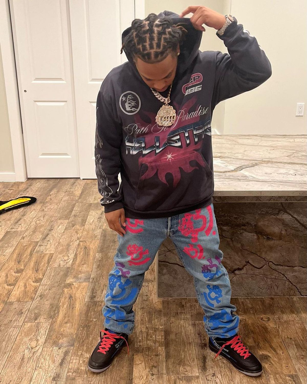 Don Q Outfit from October 23, 2022 | WHAT’S ON THE STAR?