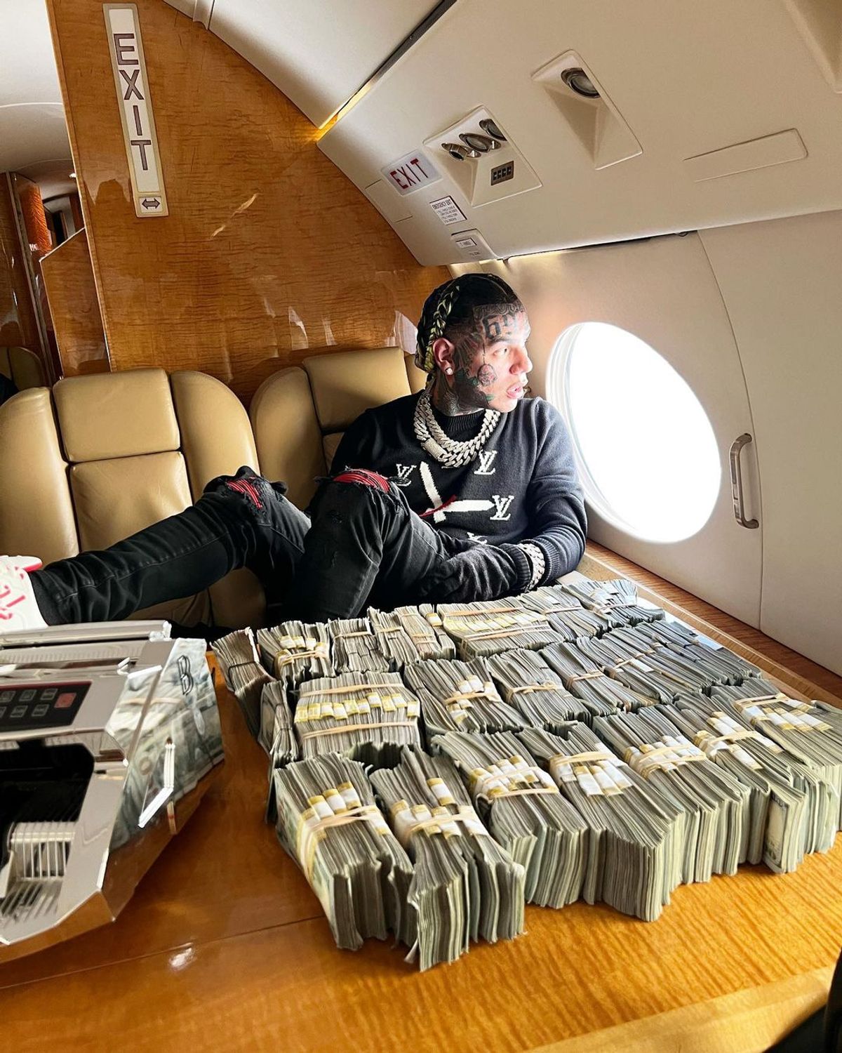 6ix9ine Outfit from November 14, 2022 | WHAT’S ON THE STAR?