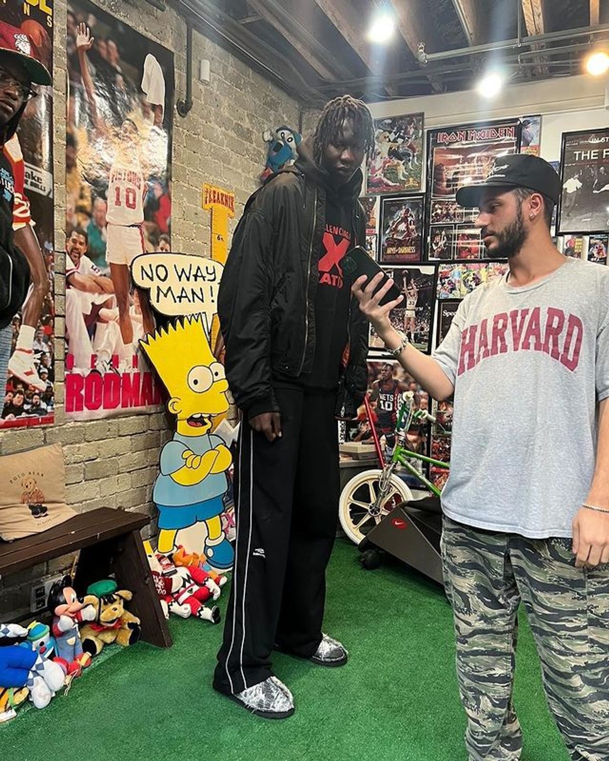 Bol Bol Outfit from June 8, 2022 | WHAT’S ON THE STAR?