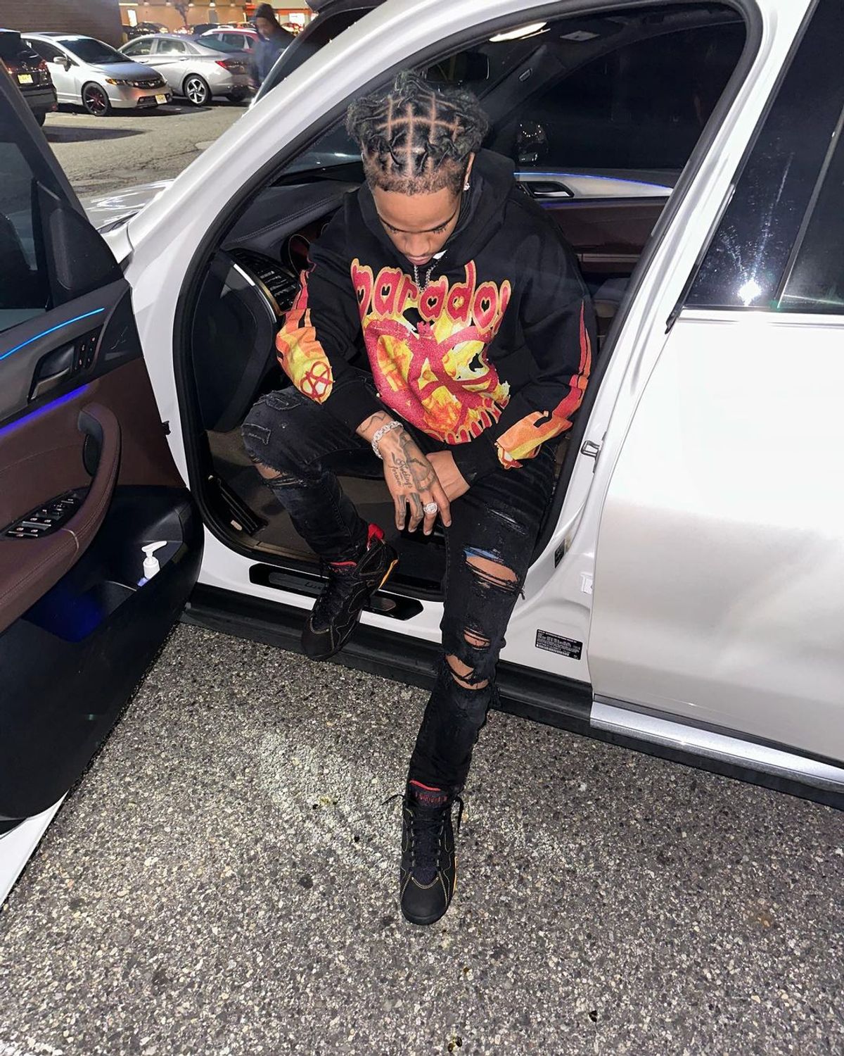 C Blu Outfit from November 5, 2022 | WHAT’S ON THE STAR?