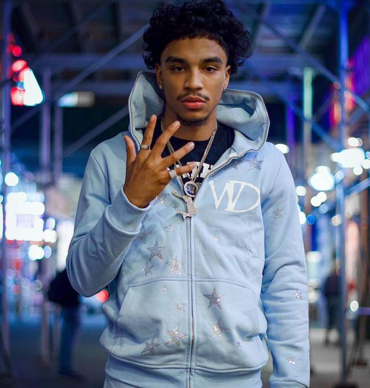 Jay Cinco Outfit from October 24, 2022 | WHAT’S ON THE STAR?