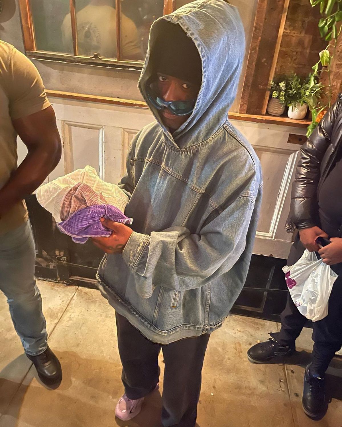 Lil Uzi Vert Outfit from November 4, 2022 | WHAT’S ON THE STAR?
