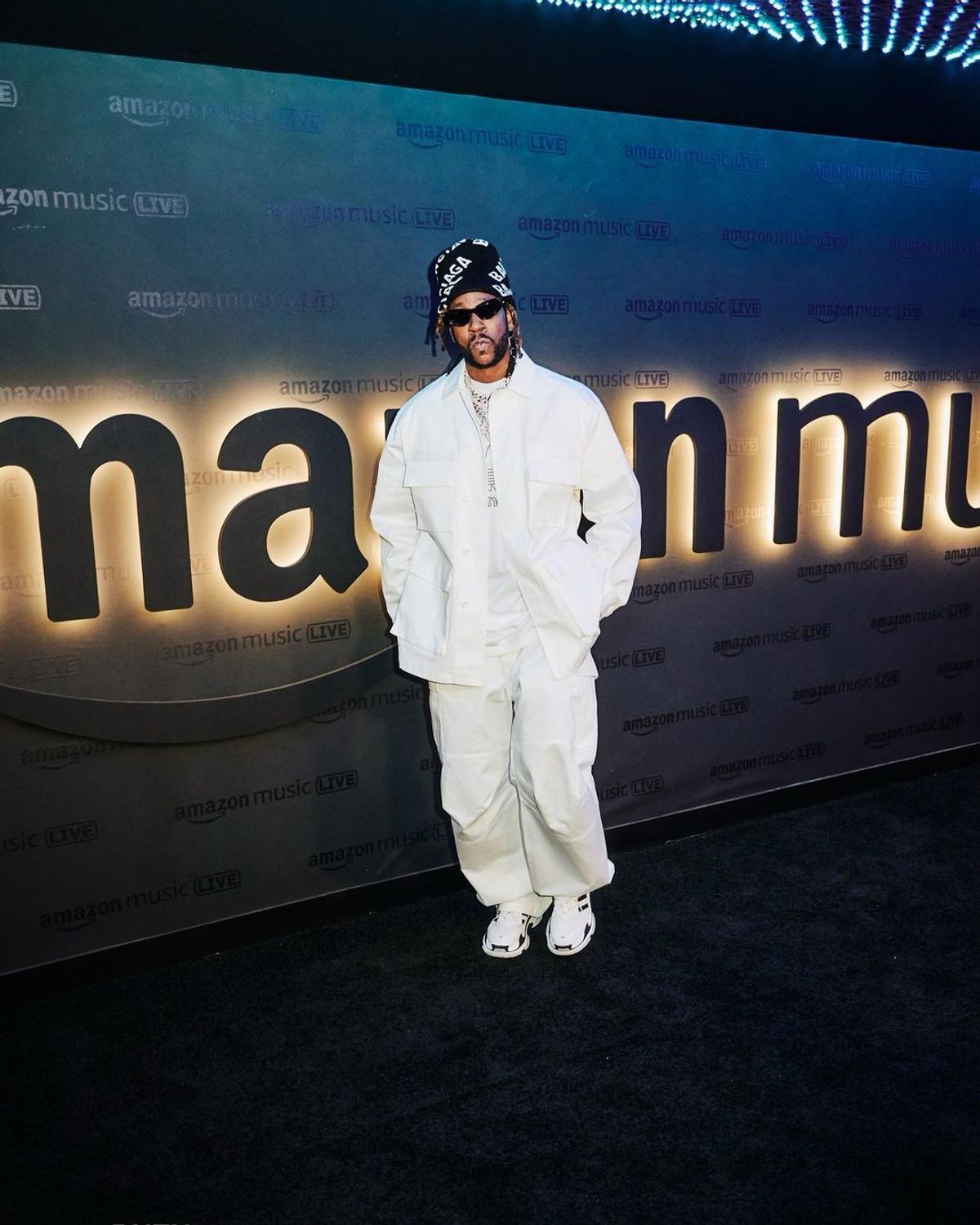 2 Chainz Outfit from November 18, 2022 | WHAT’S ON THE STAR?