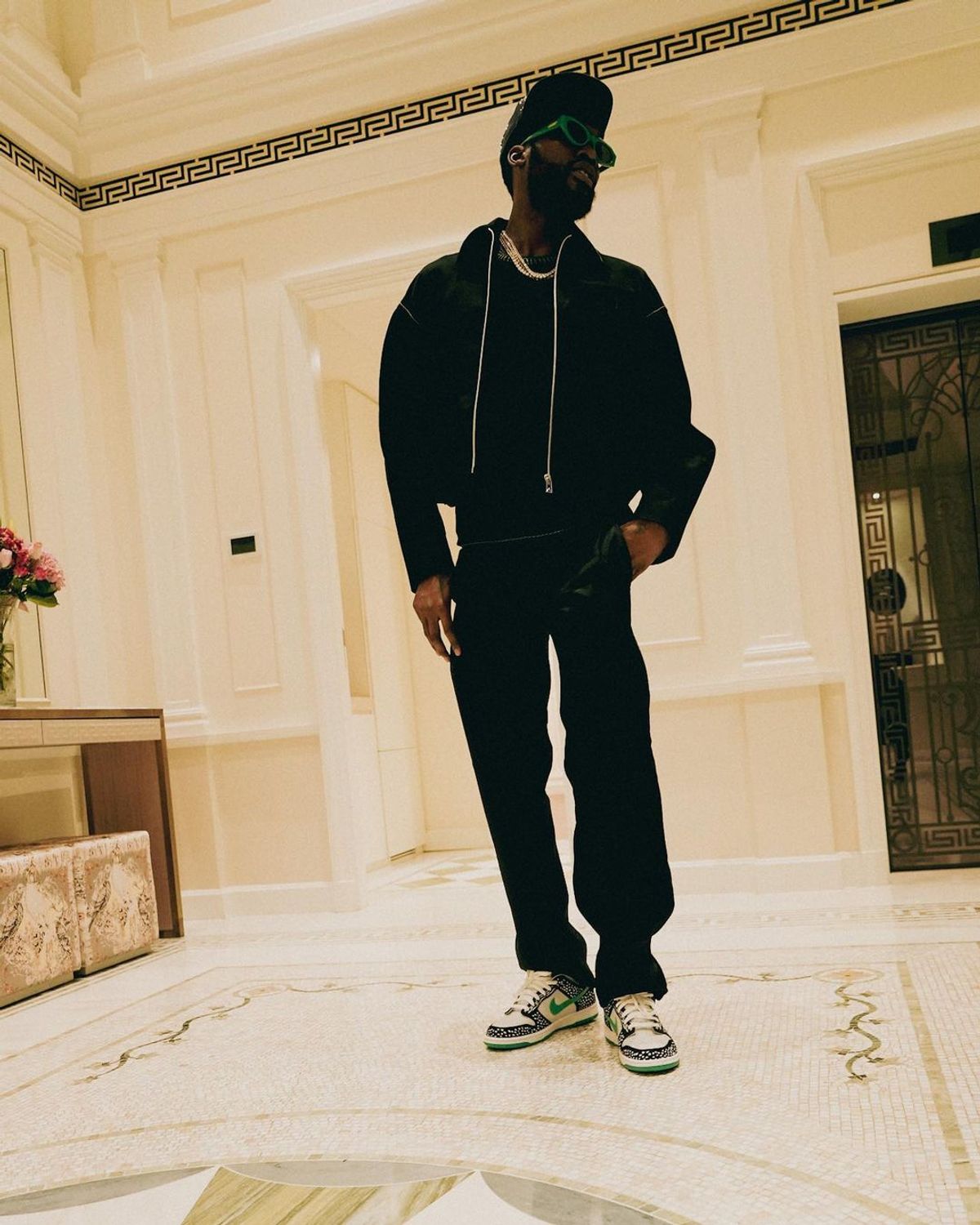 Meek Mill Outfit from November 19, 2022 | WHAT’S ON THE STAR?