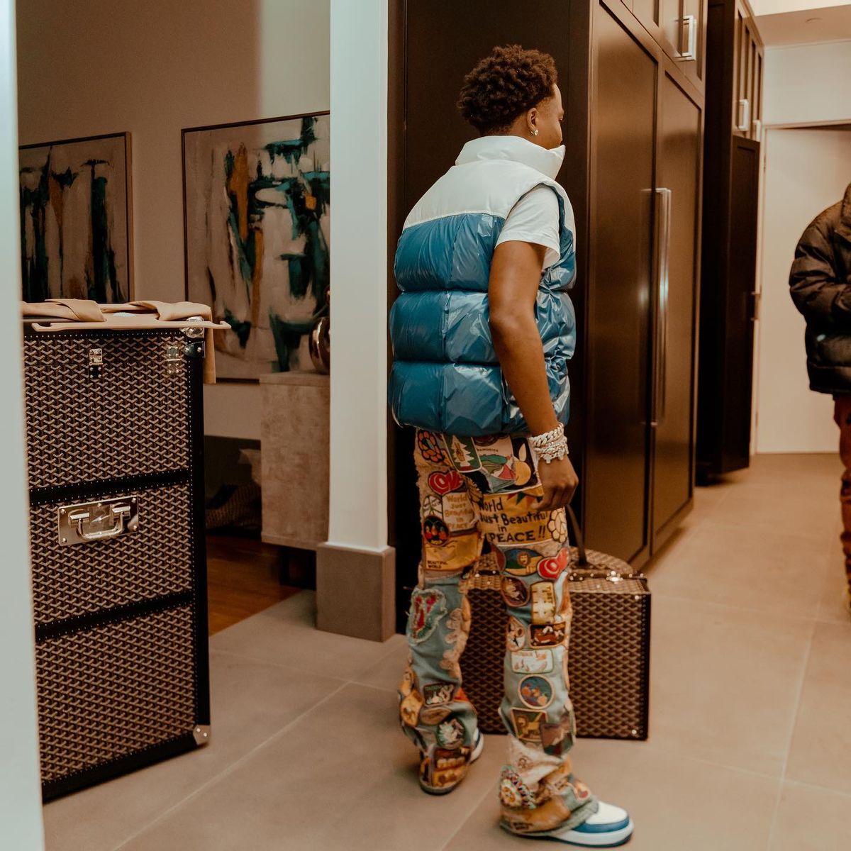 Roddy Ricch Outfit from November 18, 2022 | WHAT’S ON THE STAR?