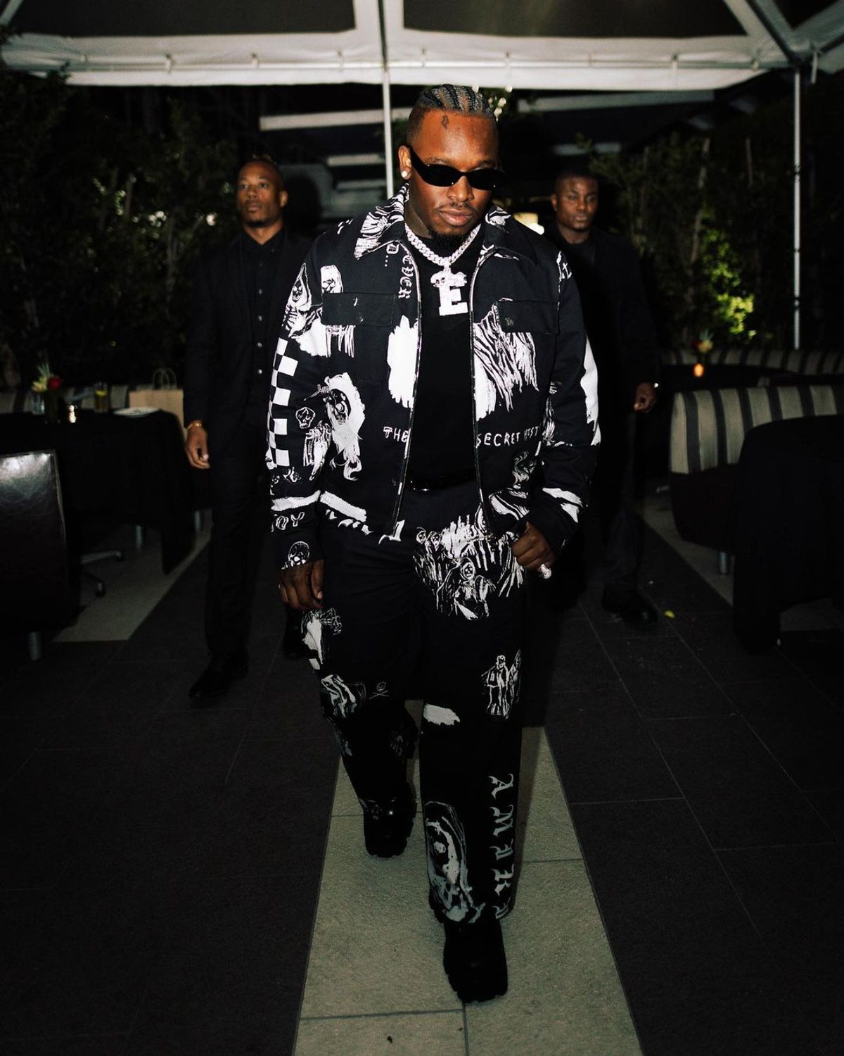 Blxst Outfit from September 18, 2022 | WHAT’S ON THE STAR?