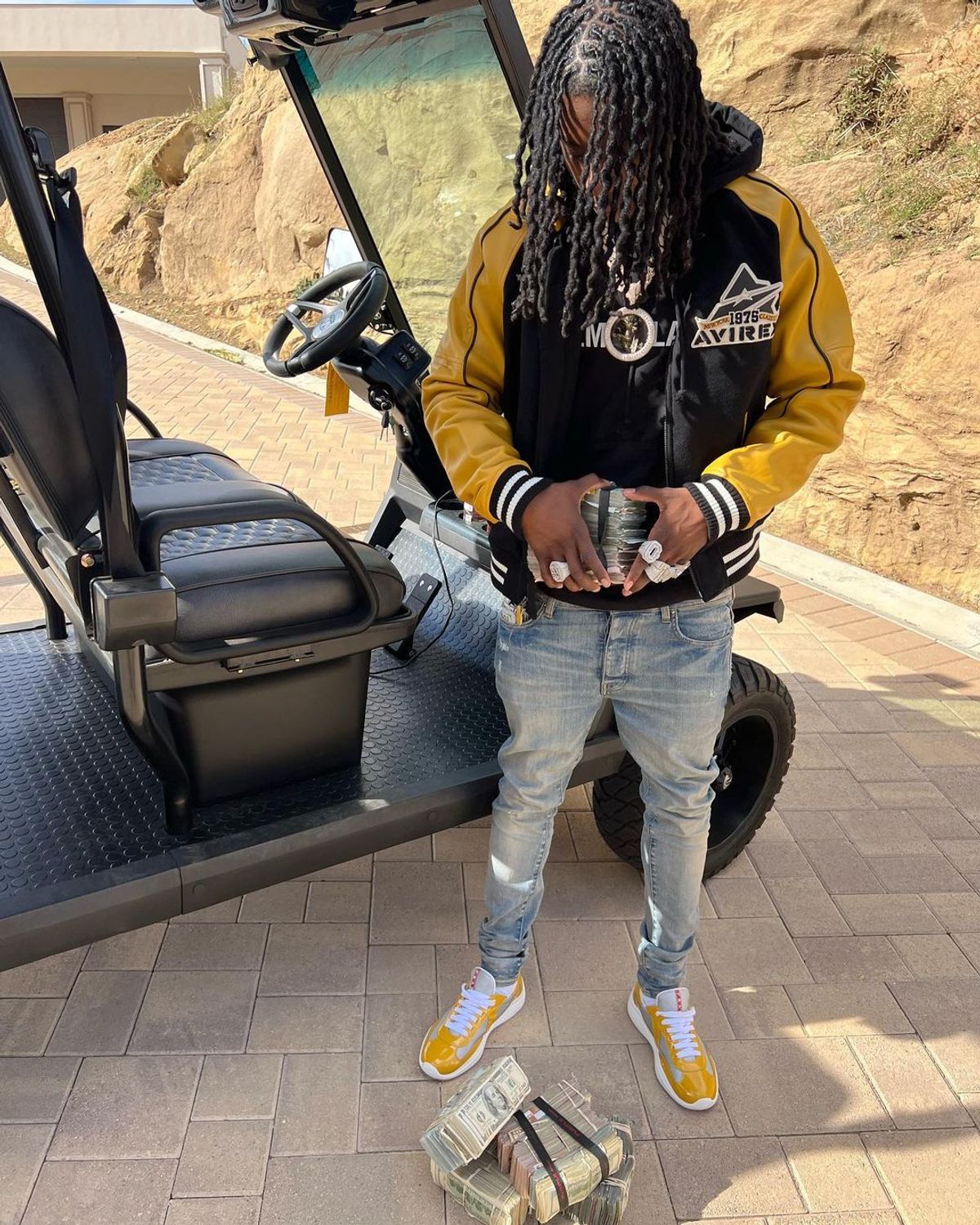 Polo G Outfit from November 21, 2022 | WHAT’S ON THE STAR?