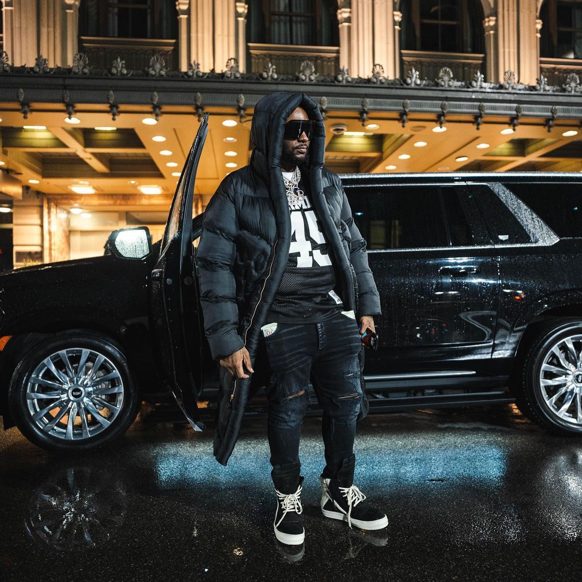 Peezy Outfit from November 25, 2022 | WHAT’S ON THE STAR?