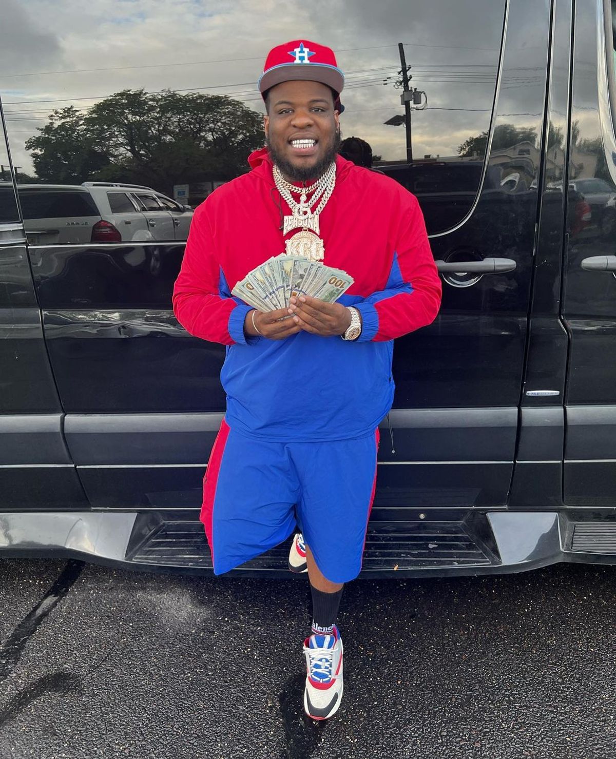 Maxo Kream Outfit from November 10, 2022 | WHAT’S ON THE STAR?